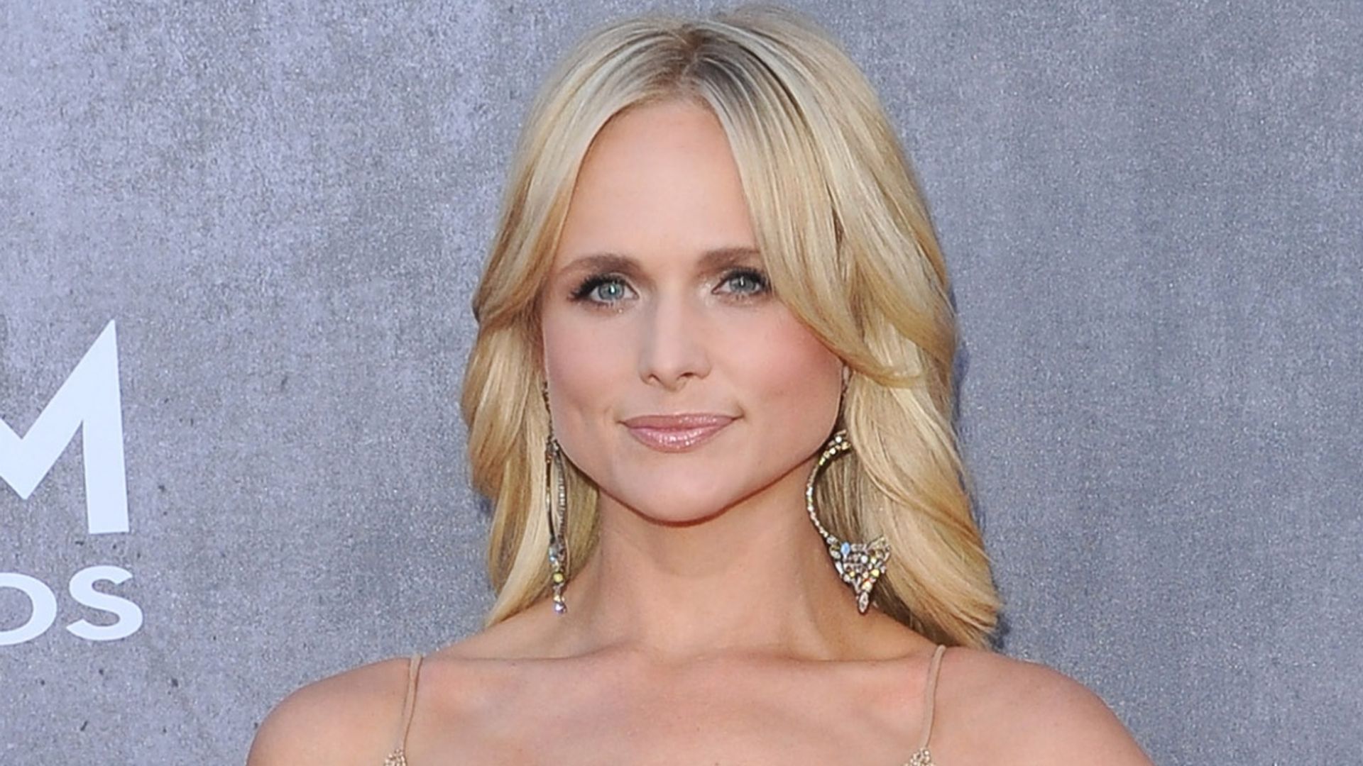Miranda Lambert majorly excites fans with career news in sparkly figure ...