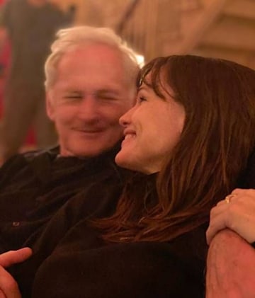 Jennifer Garner wows in ab-bearing leather crop top in new photo that ...