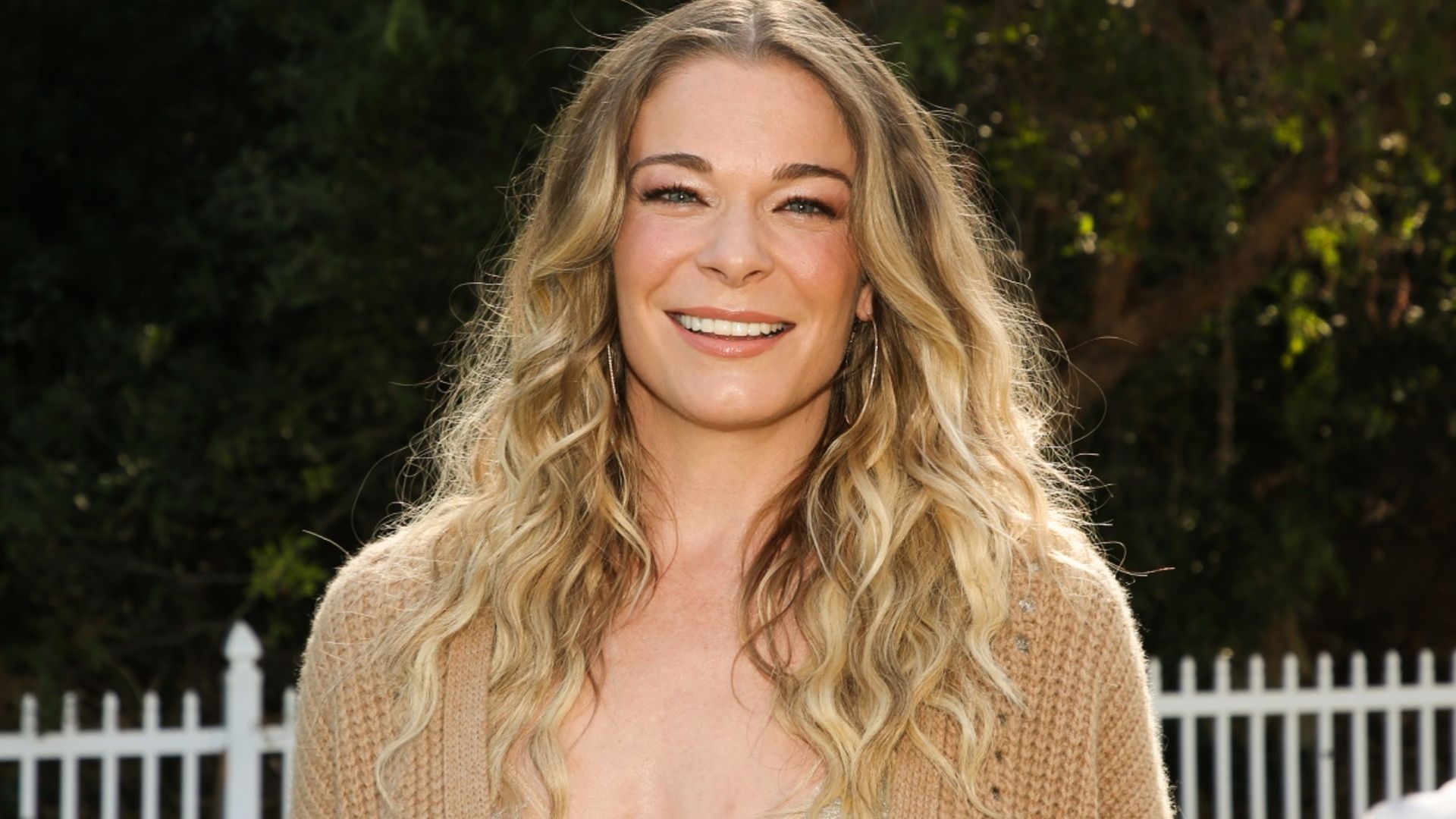 LeAnn Rimes looks unrecognizable in baby blue gown as she accepts ...