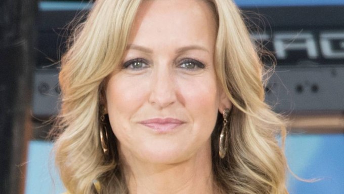 Gmas Lara Spencer Showcases Never Ending Legs In Jaw Dropping Hot Look In Backstage Photo
