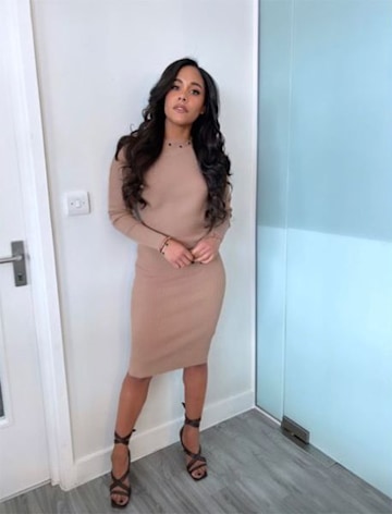 Alex Scott looks ravishing in gorgeous figure-hugging midi-dress | HELLO!
