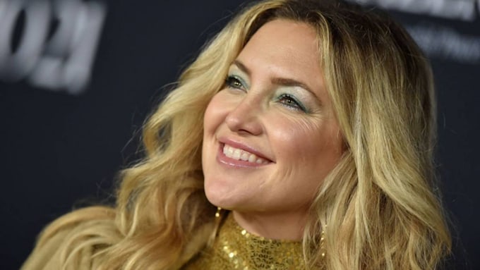 Goldie Hawn's daughter Kate Hudson is all legs and abs in show-stopping ...