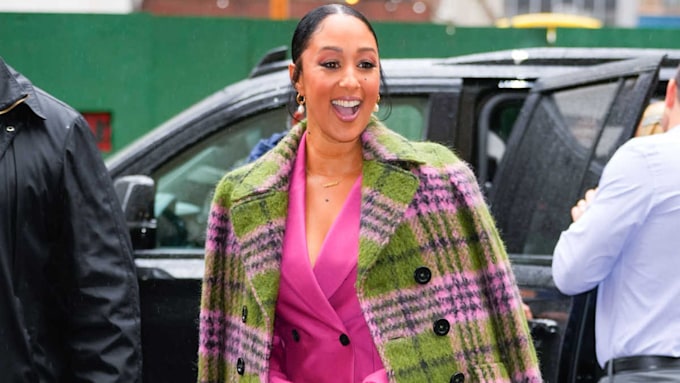 Sister Sister star Tamera Mowry-Housley makes a statement in bold pink ...