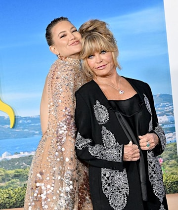 Kate Hudson is a younger Goldie Hawn in micro-mini dress you need to ...