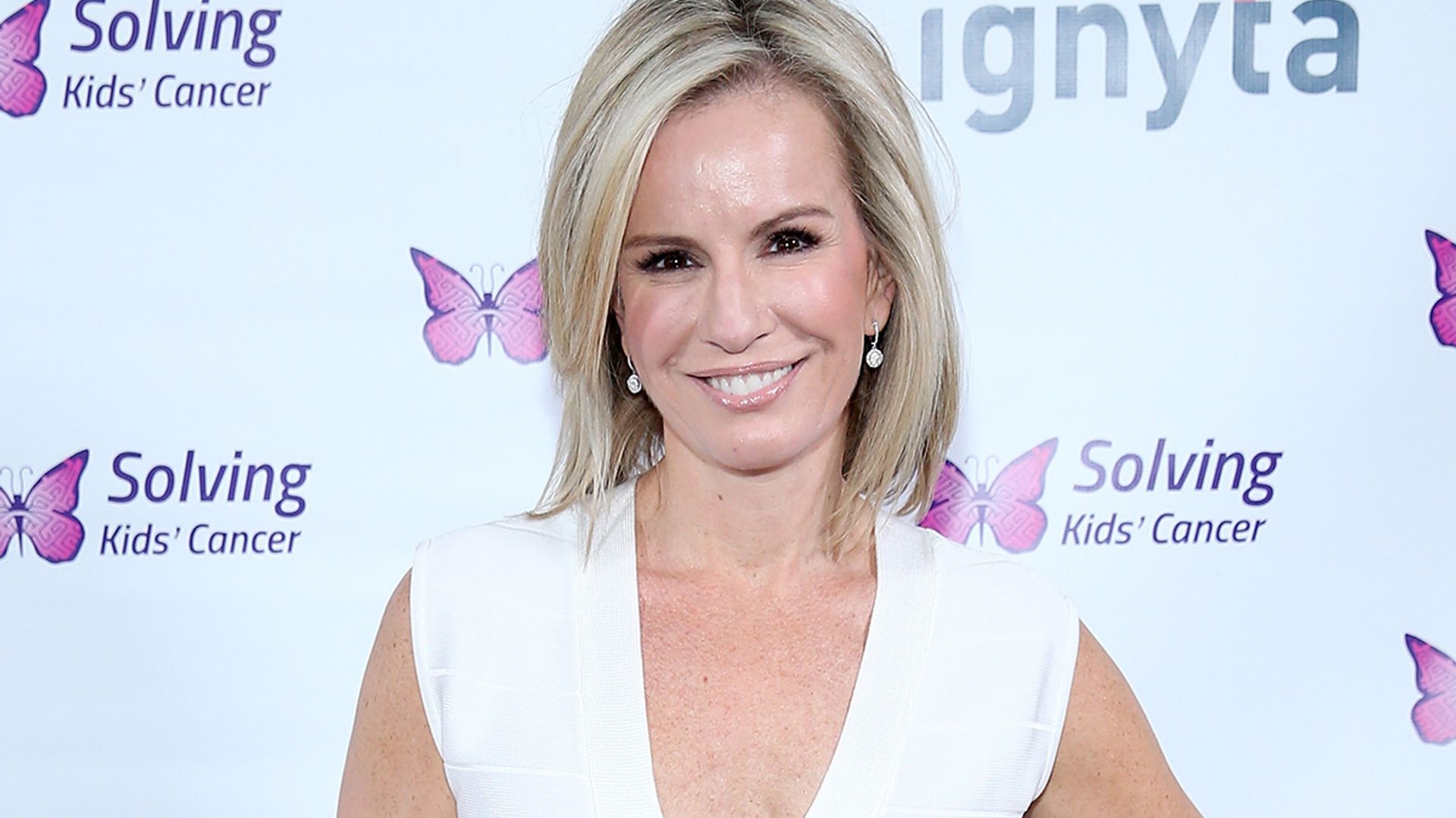 GMA3's Dr. Jennifer Ashton has legs for days in plunging swimsuit ...