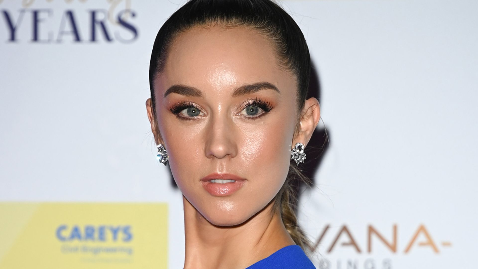 Peter Andre's wife Emily rocks thigh-split dress and leather boots ...