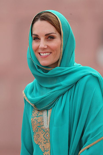 Kate Middleton stuns royal fans in turquoise headscarf at Badshahi ...
