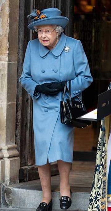 The Queen's latest bright colour block dress has got everyone talking ...