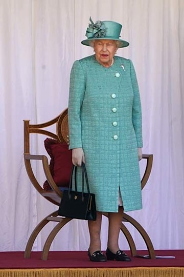 The Queen stuns in floral dress at Trooping the Colour birthday parade ...