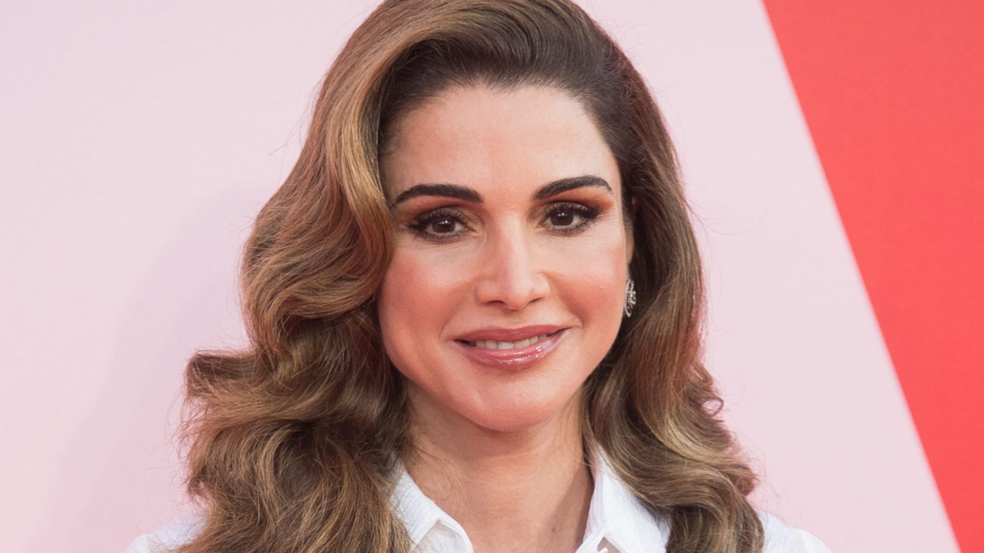 Queen Rania wows in show-stopping pink power suit | HELLO!