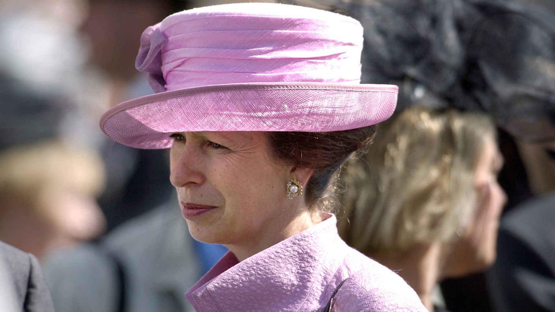 Princess Anne dazzles in form-fitting pencil skirt & the classiest of ...