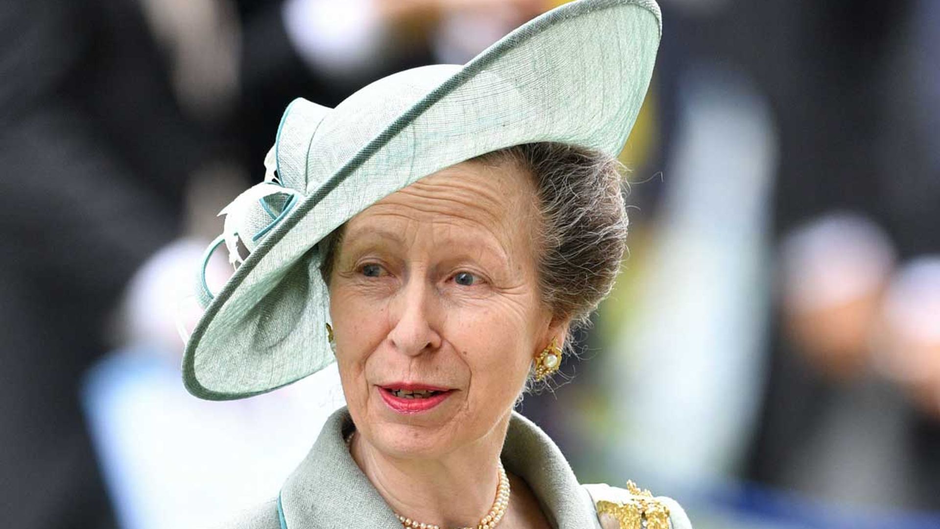 Princess Anne twins with mother The Queen during sweet Scotland outing ...