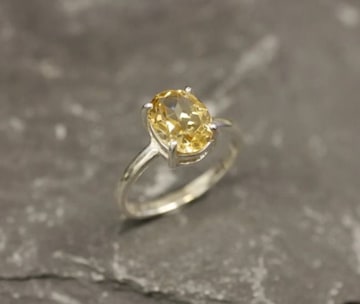 Kate Middleton's sparkling yellow ring at Bond premiere - sweet story ...