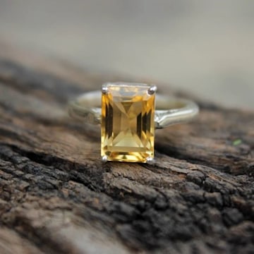 Kate Middleton's sparkling yellow ring at Bond premiere - sweet story ...