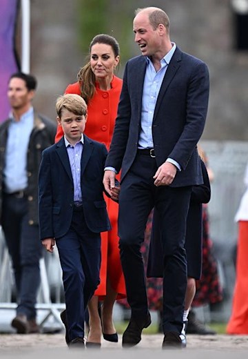 Prince George suits up for surprise outing with Kate Middleton and ...