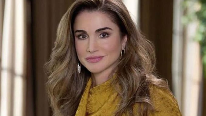 Queen Rania of Jordan stuns in dazzling satin two-piece for birthday ...