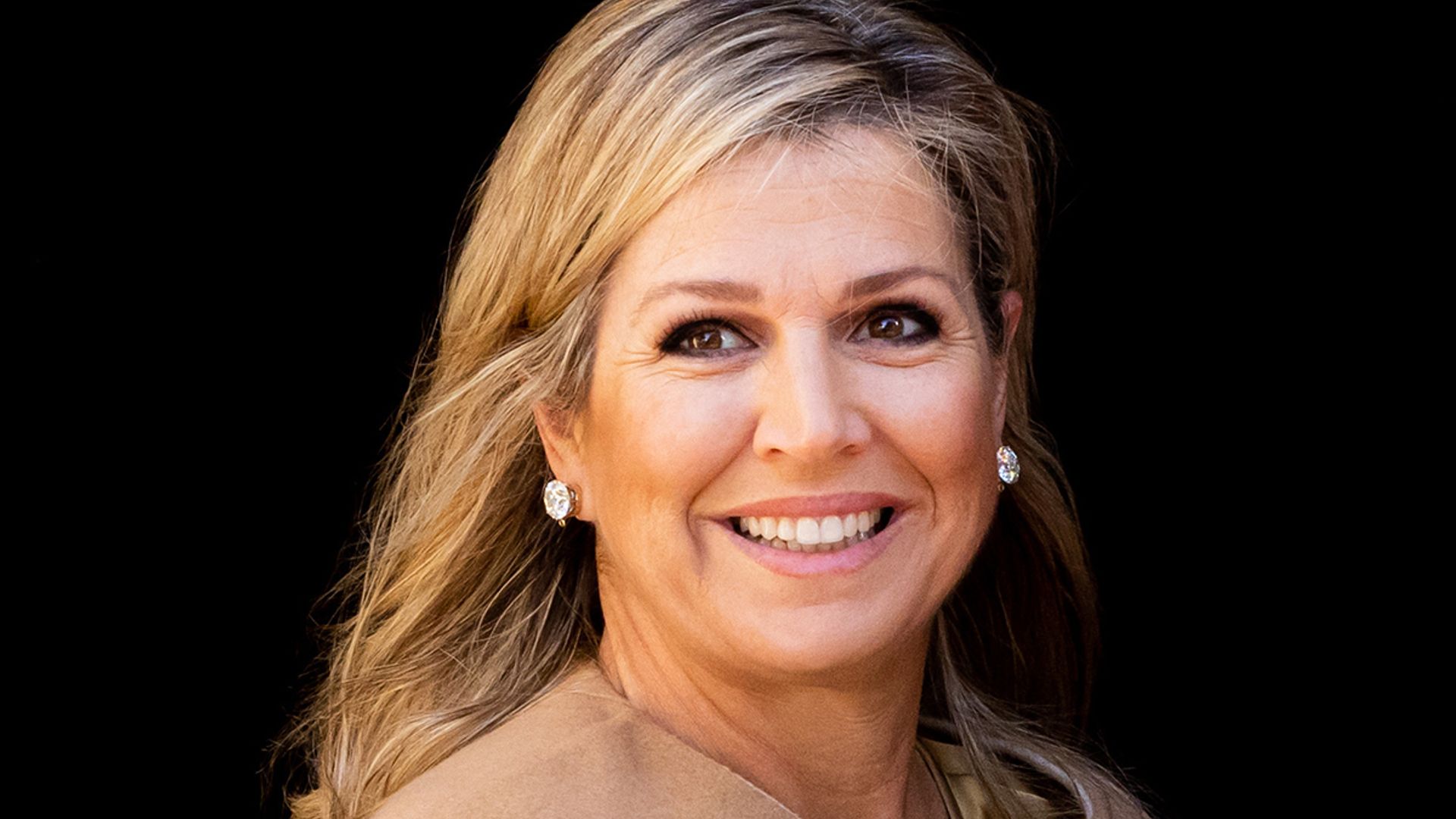 Queen Maxima goes incognito with shock accessory rarely seen on royals ...