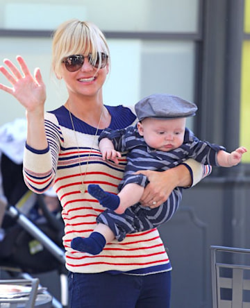 Anna Faris: The Dictator actress Anna enjoys a day out with her son ...
