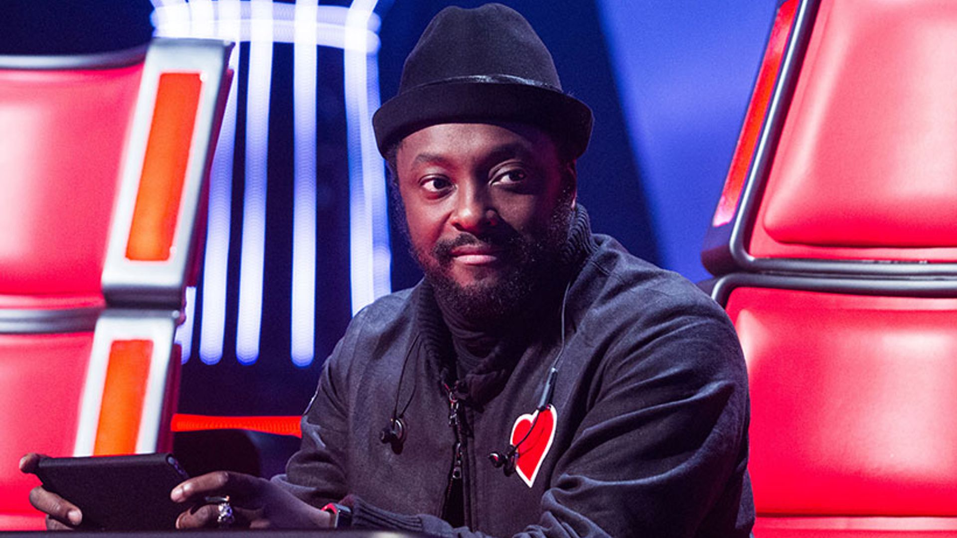 will.i.am accidently presses the button on The Voice - watch the ...