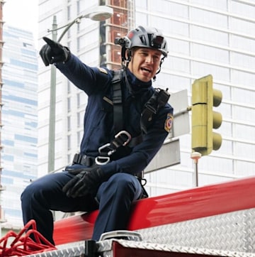 9-1-1 star shares sweet behind the scenes memories ahead of shocking ...