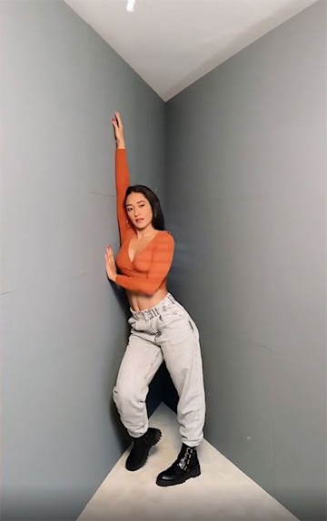 Death in Paradise's Josephine Jobert shows off her toned abs in crop ...