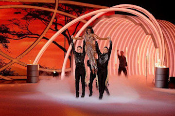 Oti Mabuse dances with husband in passionate performance following ...