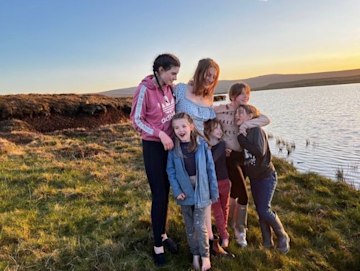 Amanda Owen's daughter Edith is her mini-me in first family photo since ...