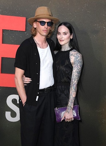 Is Stranger Things star Jamie Campbell Bower dating Ekin-Su’s sister ...