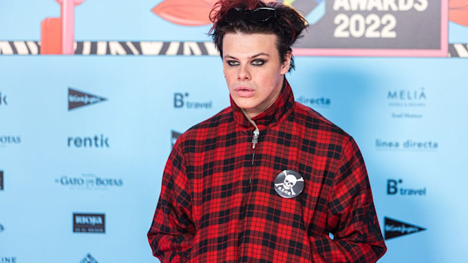 Who Are Yungbluds Famous Exes Heres His Relationship History Hello