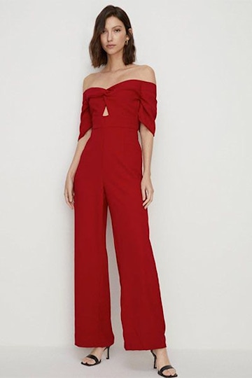 How to recreate Lindsay Lohan's best looks from Falling For Christmas ...