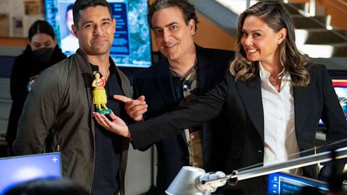 NCIS: Hawai'i stars Vanessa Lachey and Jason Antoon reveal their unique ...