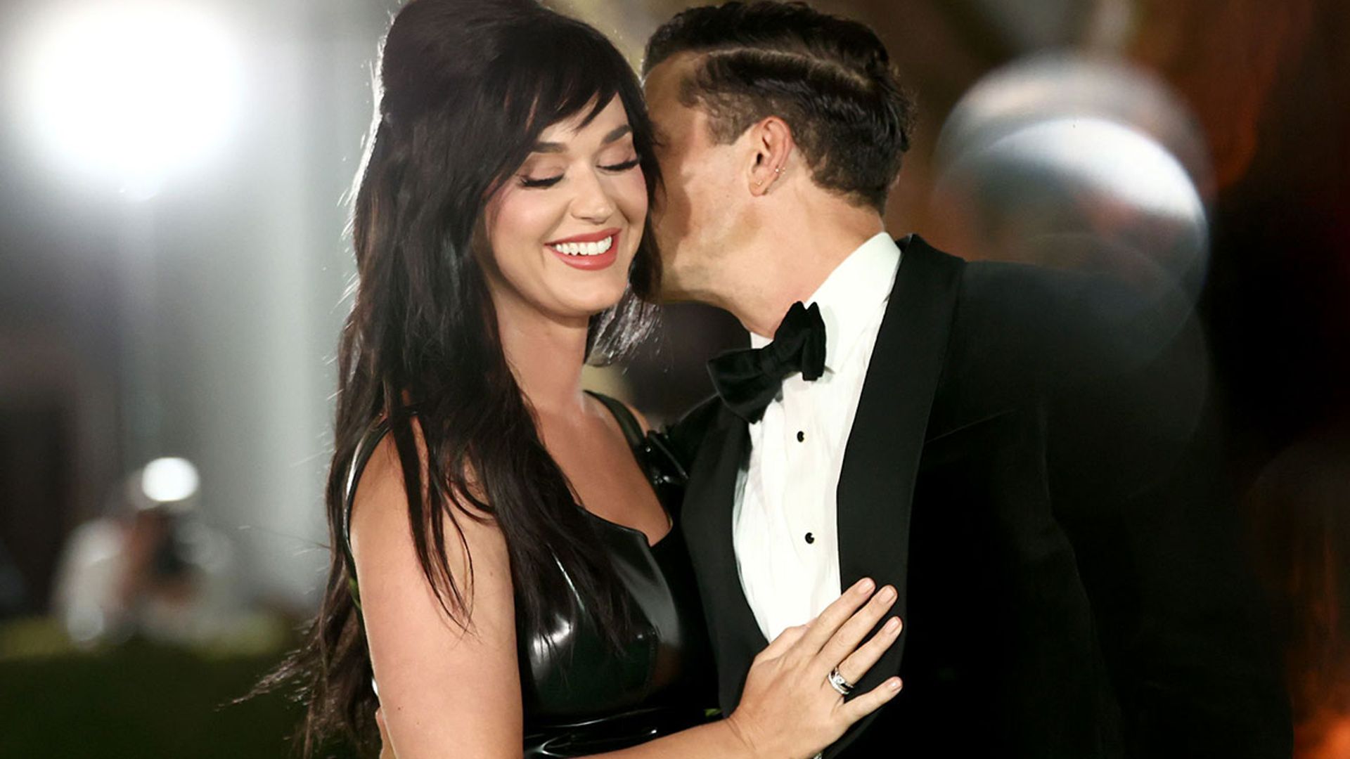 Katy Perry shows off dramatic hair transformation for loved-up night ...