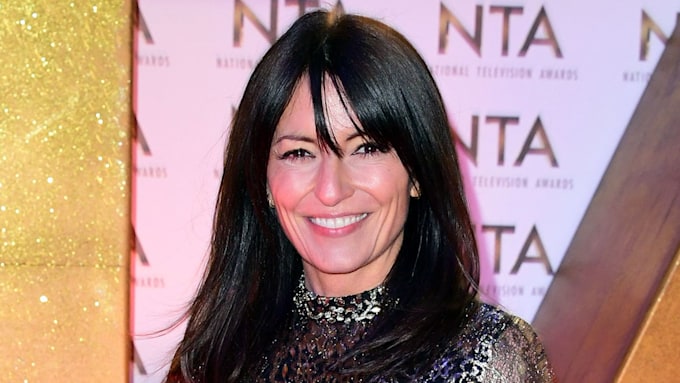 Davina McCall wows in red sports bra - and it's our new gym kit must ...
