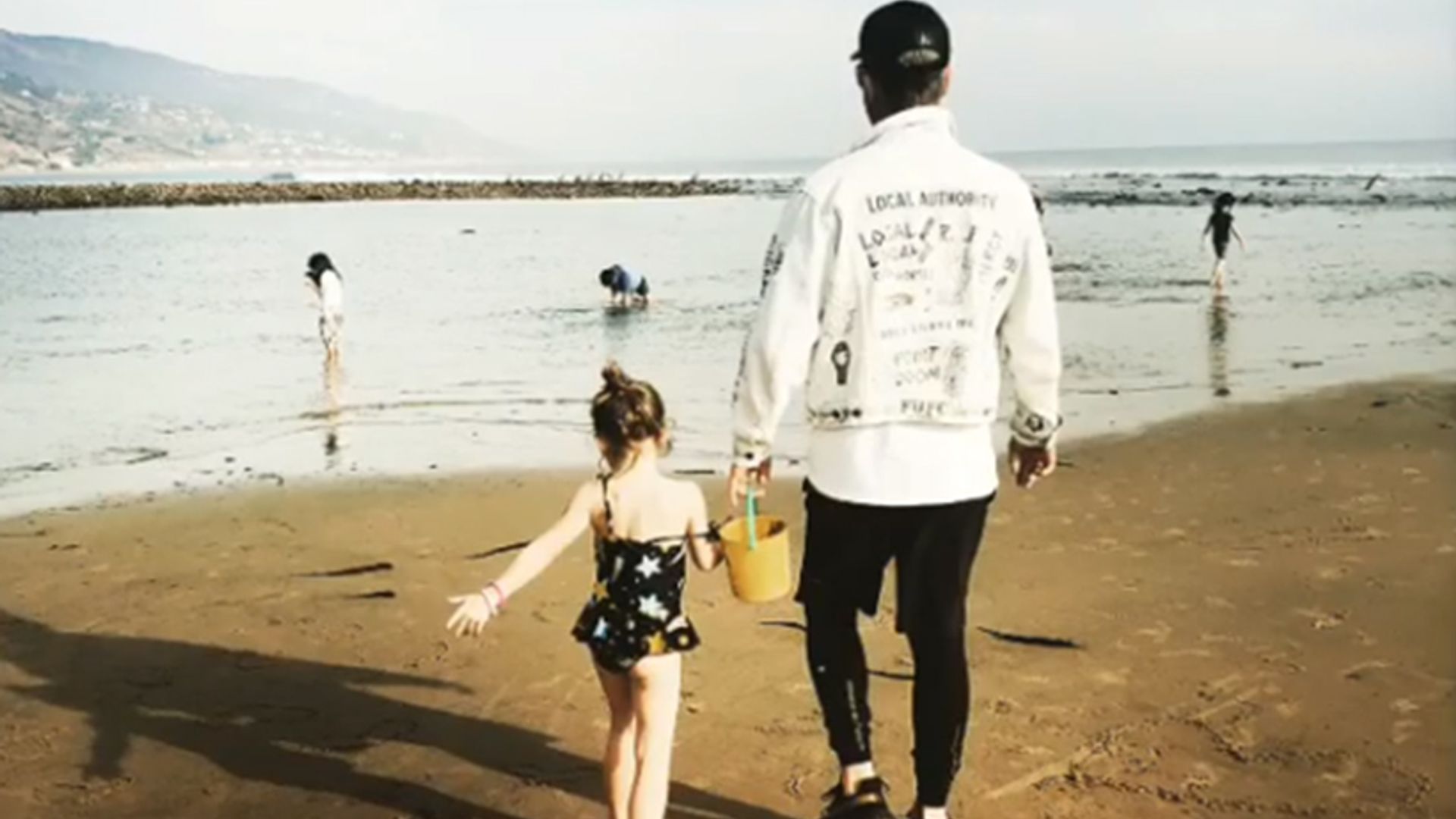 Robbie Williams reveals the sweetest thing his daughter Teddy does to ...