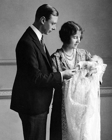 The Queen's dramatic home birth revealed: inside story of monarch's ...