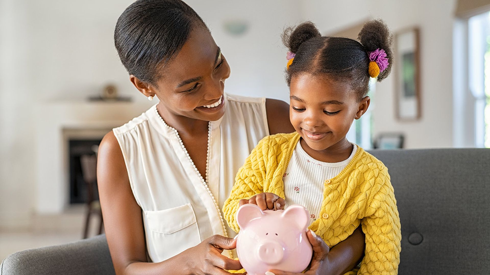 Parenting: 6 ways parents can teach children good financial habits | HELLO!