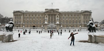 Prince George, Princess Charlotte and Prince Louis play in the snow in ...