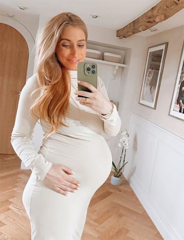 Pregnant Stacey Solomon shares bare baby bump photo and fans are ...