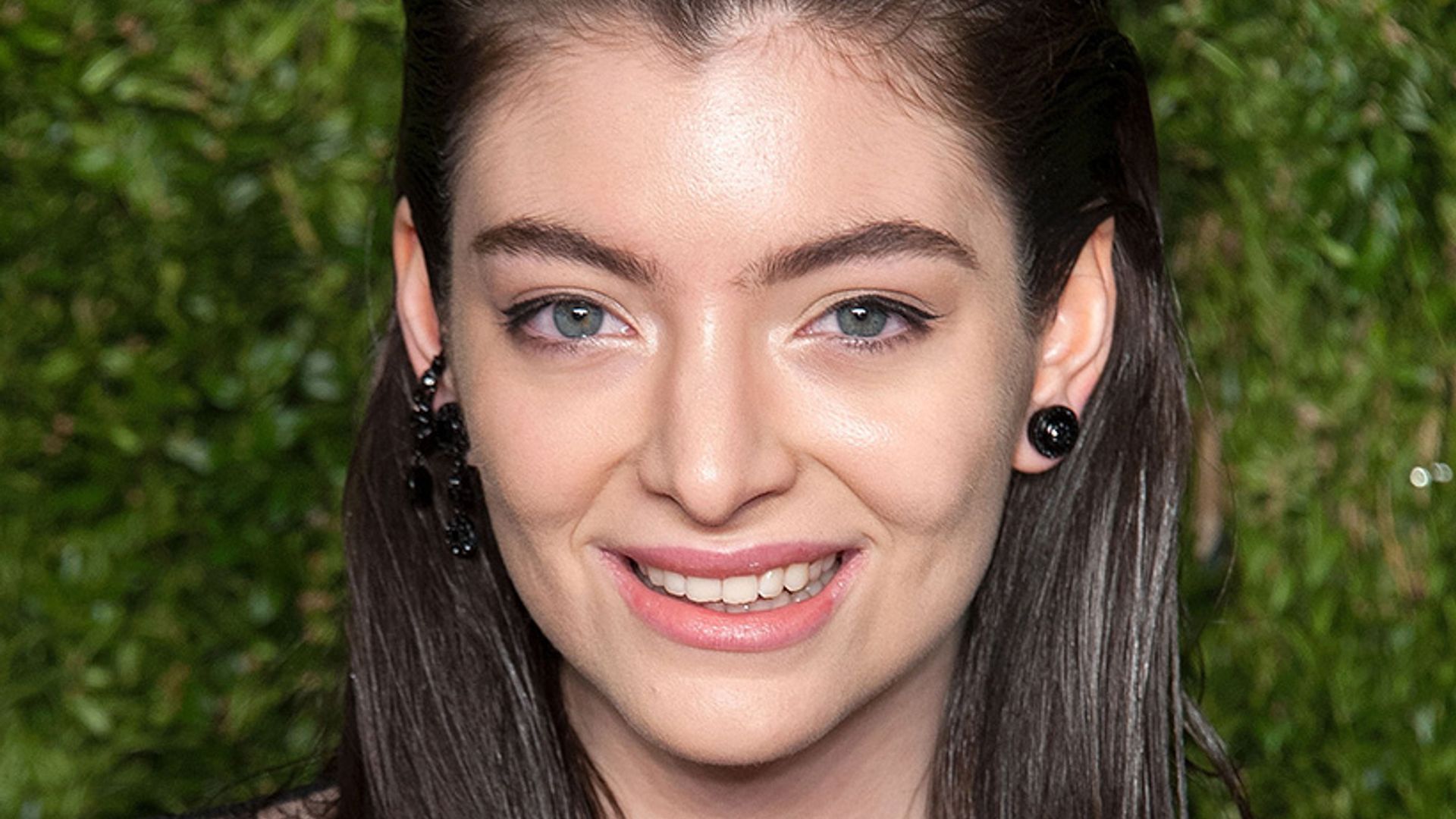 Lorde talks suffering from acne for 'years and years' | HELLO!