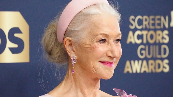 Dame Helen Mirren, 76, used this genius face tool before the SAG Awards ...