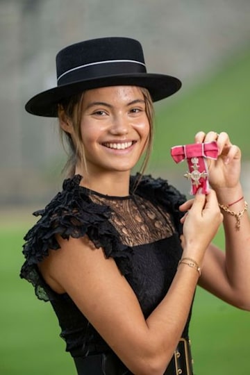 Emma Raducanu is a vision in Dior to collect her MBE for services to ...