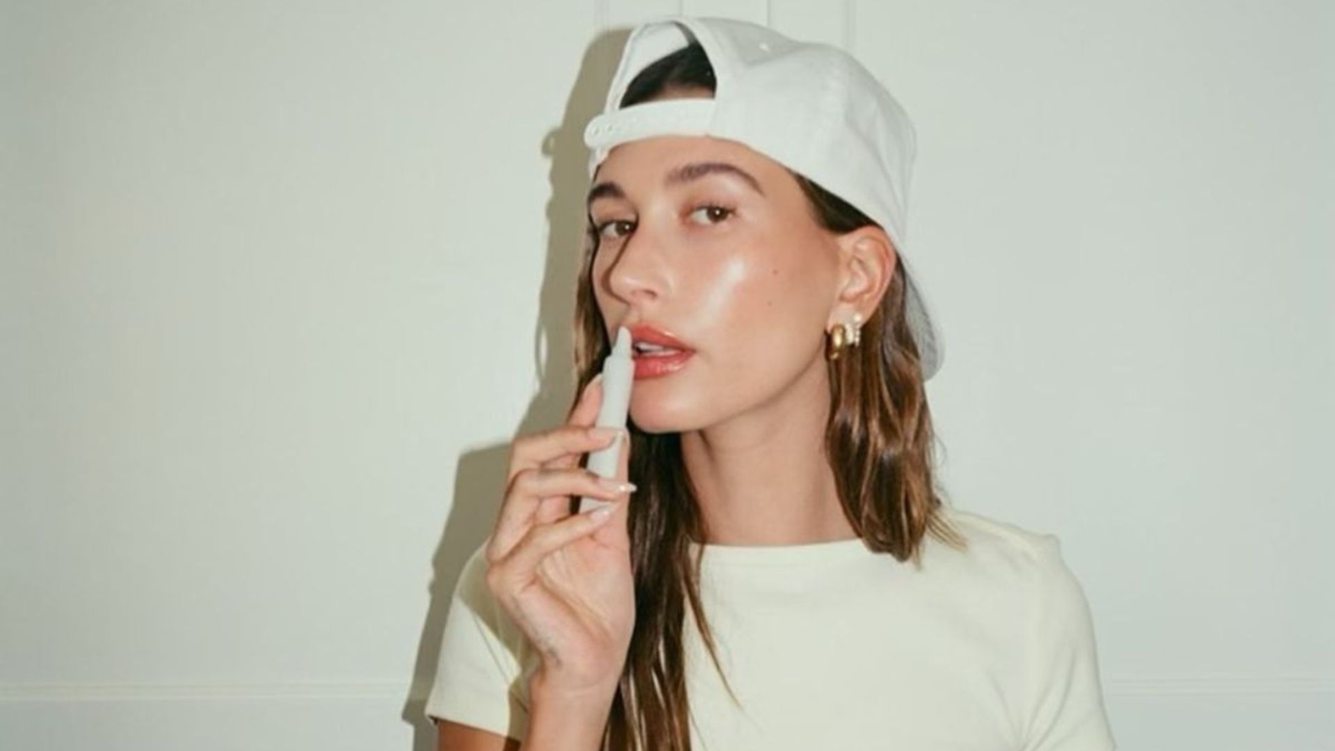 Hailey Bieber shares the exact steps to get her dewy skin look - see ...