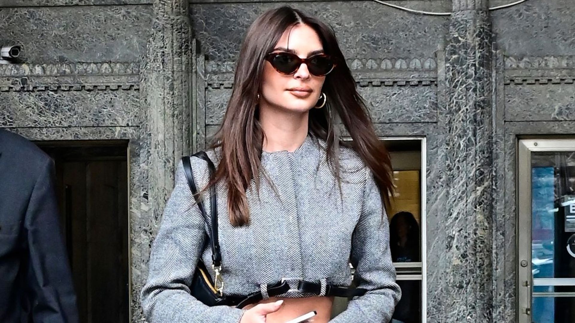 Emily Ratajkowski channels Bella Hadid in new street style look - see ...