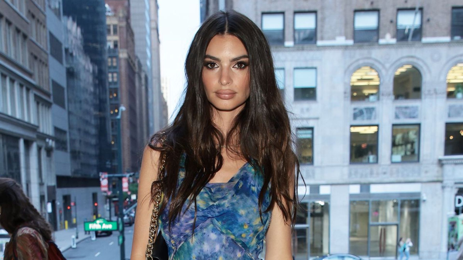 Emily Ratajkowski reveals hair transformation was a hoax at Paris ...
