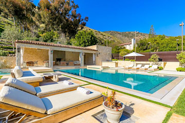 Prince Harry and Meghan Markle reportedly eyeing up Kylie Jenner’s ...