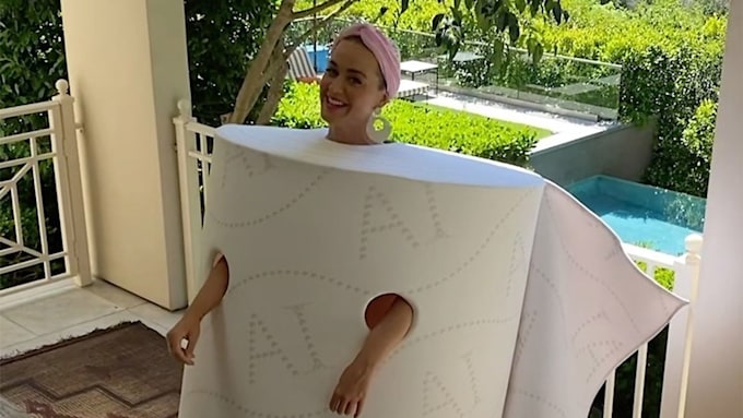 Katy Perry shows off her beautiful garden and swimming pool at home ...