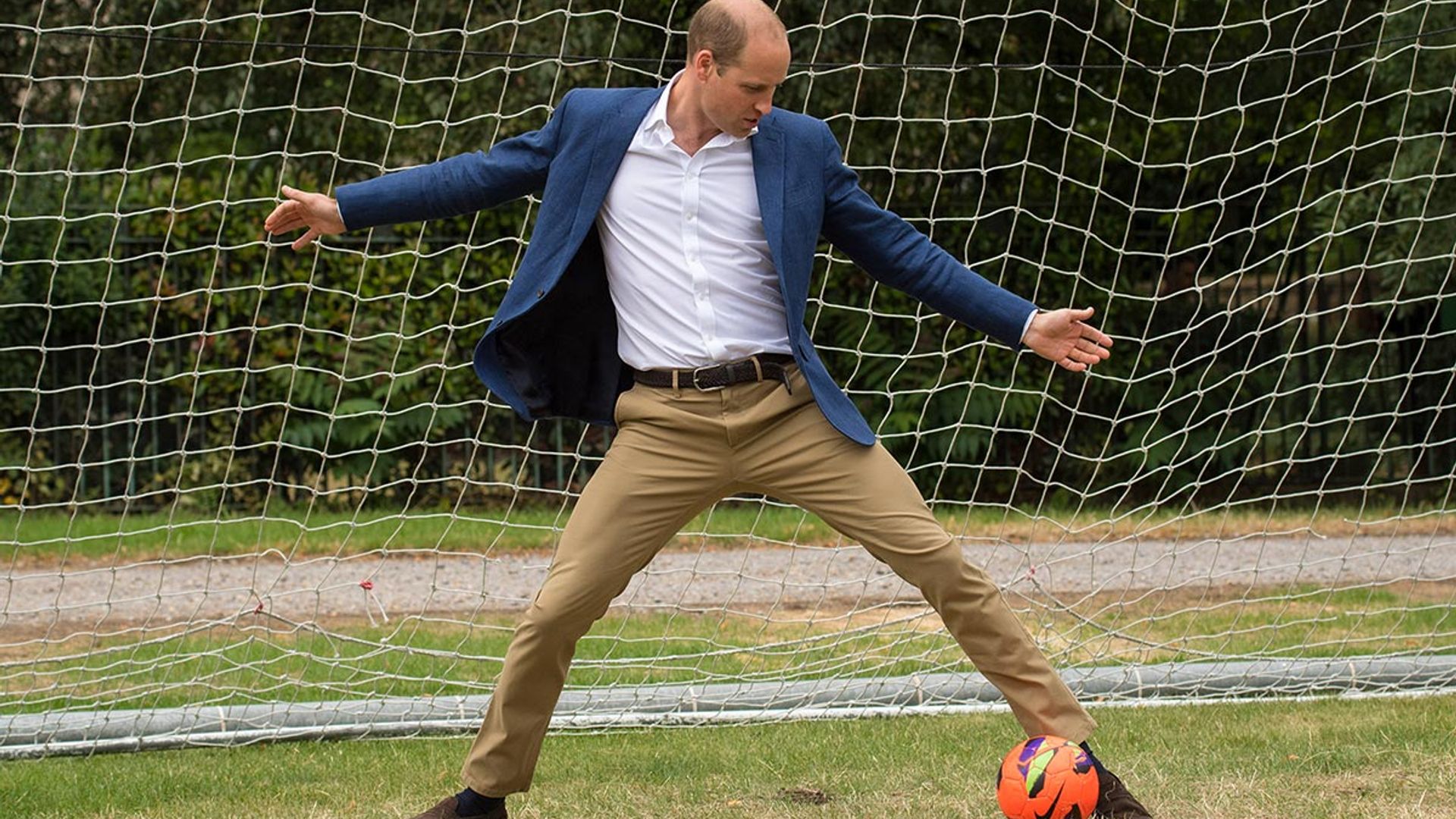 Prince William gives peek into football-decorated room at Anmer Hall ...