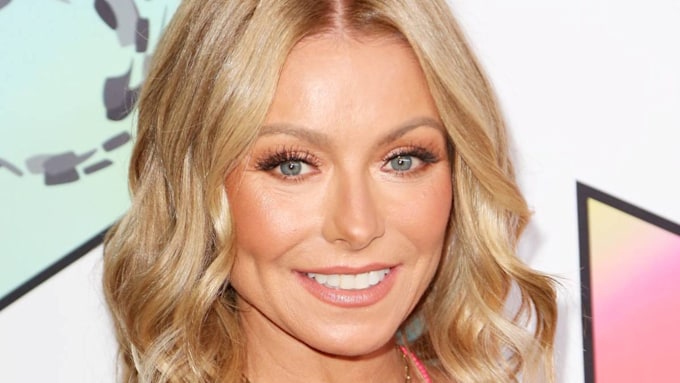 Kelly Ripa shares glimpse inside regal-inspired bedroom at family home ...