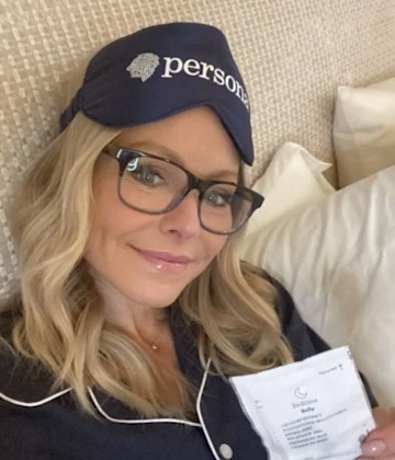 Kelly Ripa shares pyjama selfie and gives glimpse inside bedroom of ...