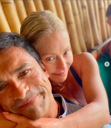 Kelly Ripa reveals unseen living room at home in the Hamptons - take a ...